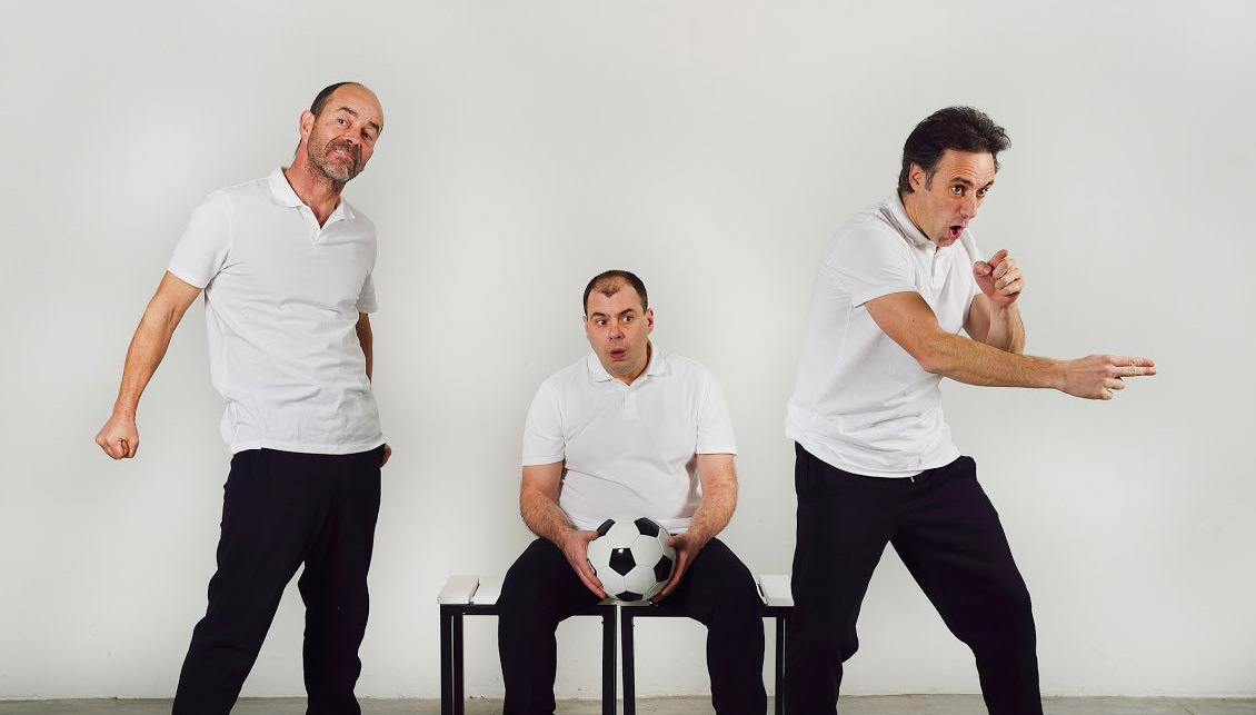 'Jokoz kanpo' antzerkiaren emanaldia, Mutriku Futbol Taldearen ...